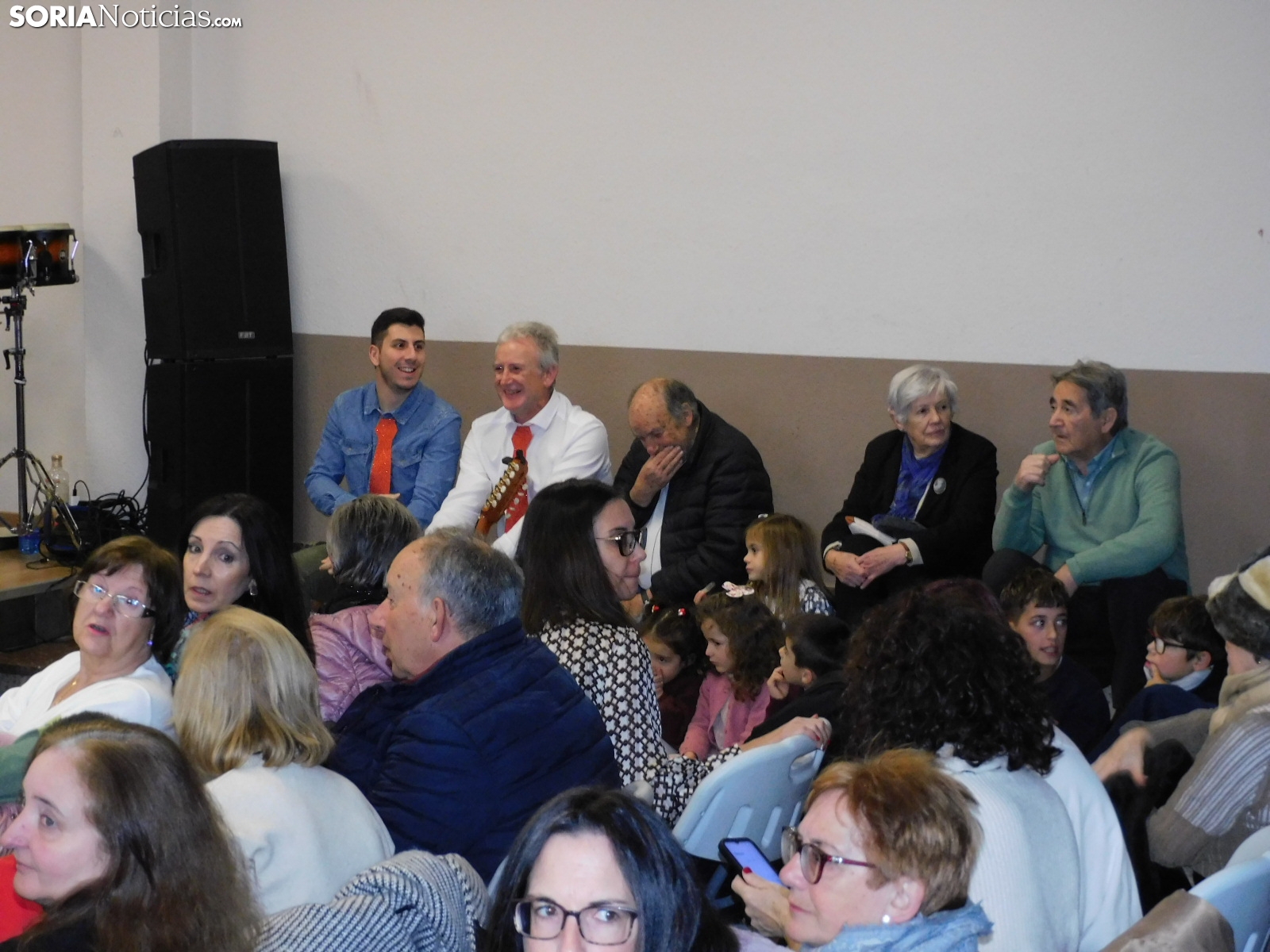 En imágenes: El Coro infantil de Duruelo y la Ronda unen sus voces e ...